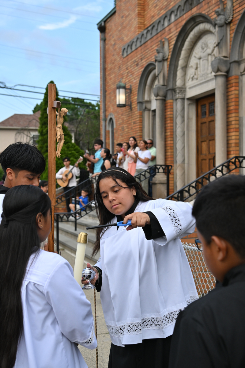 Joyful bishop administers confirmation, blesses altar servers in Dover – The Beacon