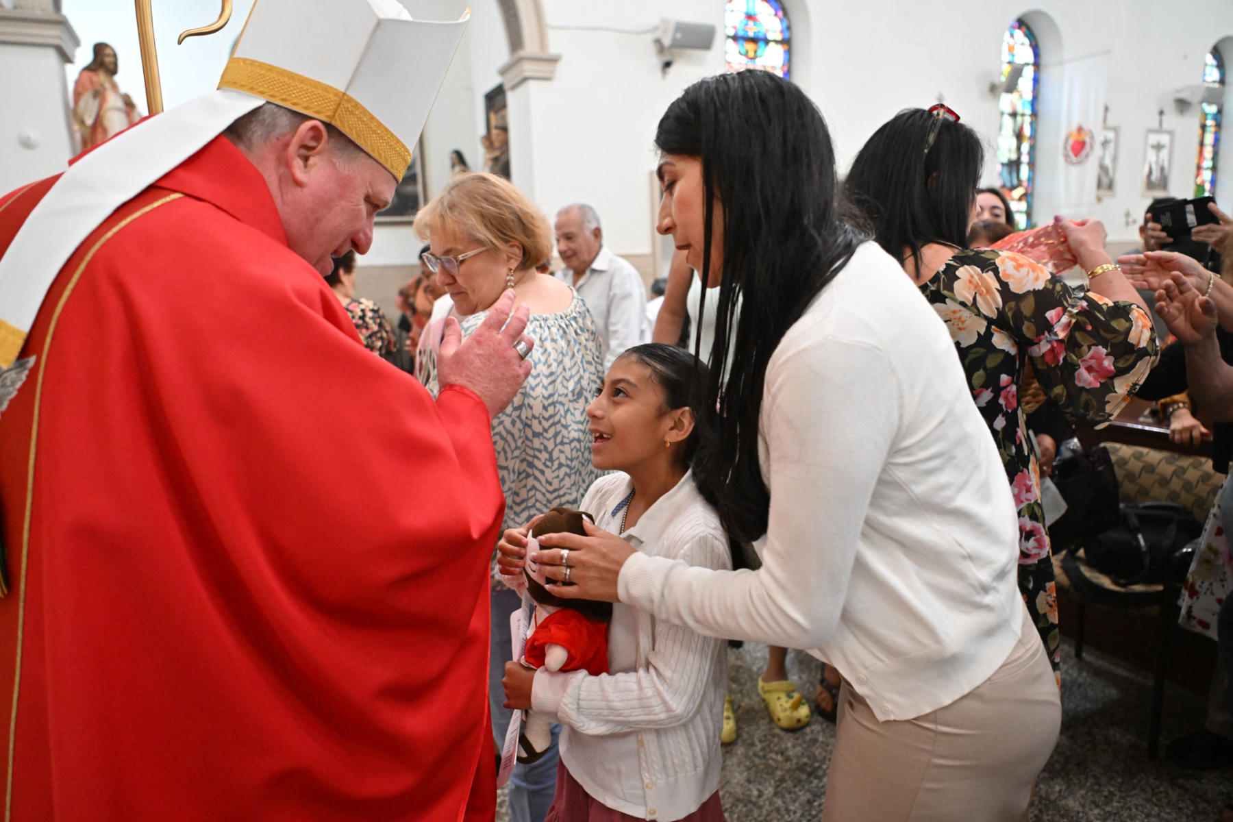 Joyful bishop administers confirmation, blesses altar servers in Dover – The Beacon