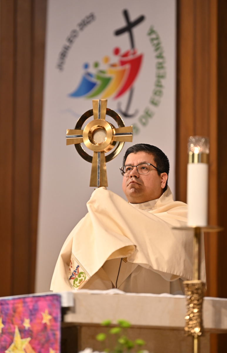 Seminarians gather for evening prayer, Christmas celebration with ...