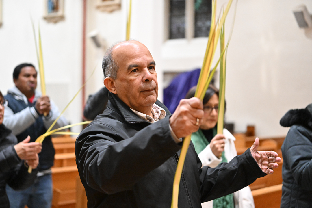 Paterson faithful warmly welcome Jesus at Holy Week start – The Beacon