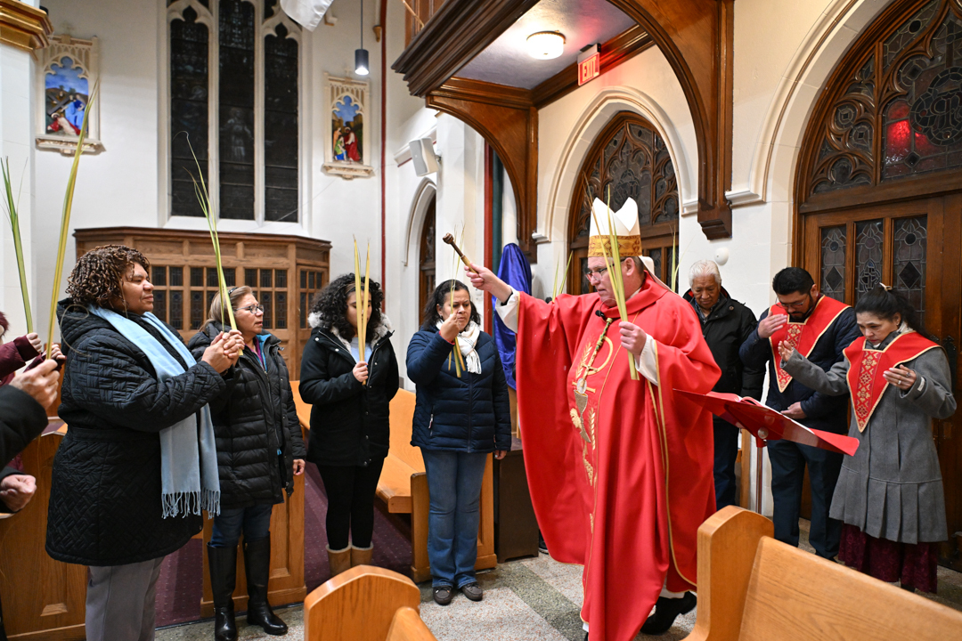 Paterson faithful warmly welcome Jesus at Holy Week start – The Beacon