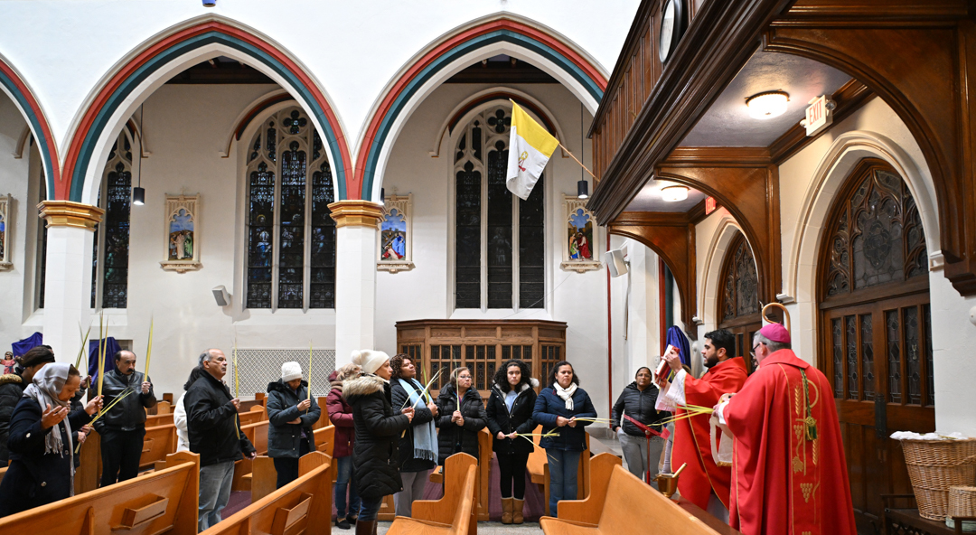 Paterson faithful warmly welcome Jesus at Holy Week start – The Beacon