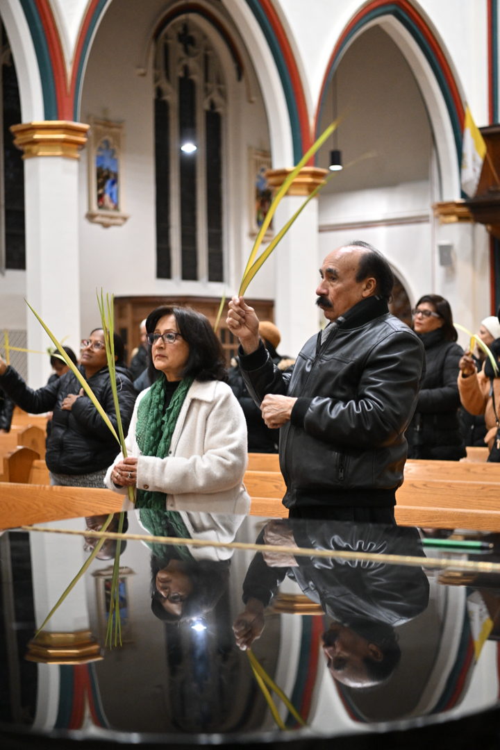 Paterson faithful warmly welcome Jesus at Holy Week start – The Beacon