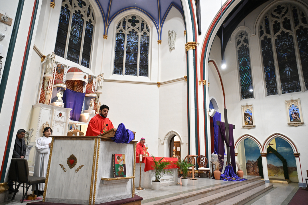 Paterson faithful warmly welcome Jesus at Holy Week start – The Beacon