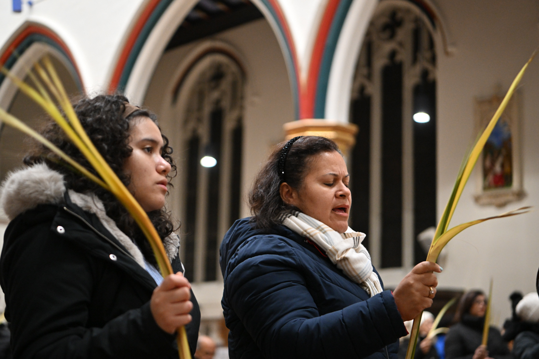 Paterson faithful warmly welcome Jesus at Holy Week start – The Beacon