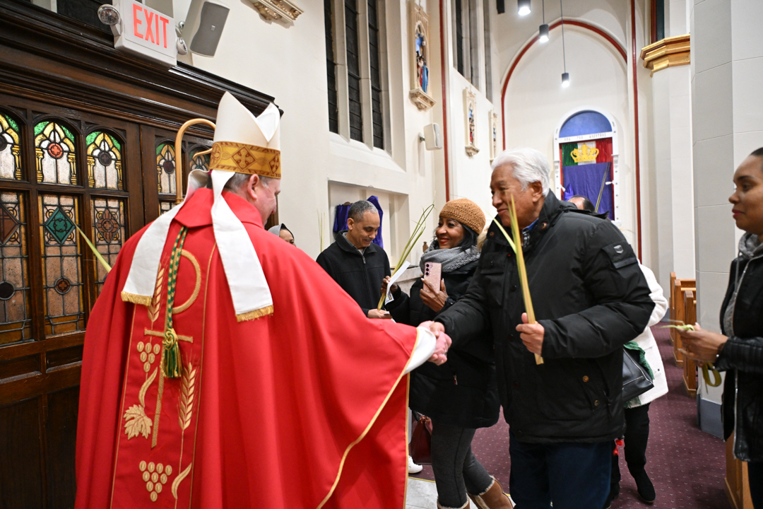 Paterson faithful warmly welcome Jesus at Holy Week start – The Beacon