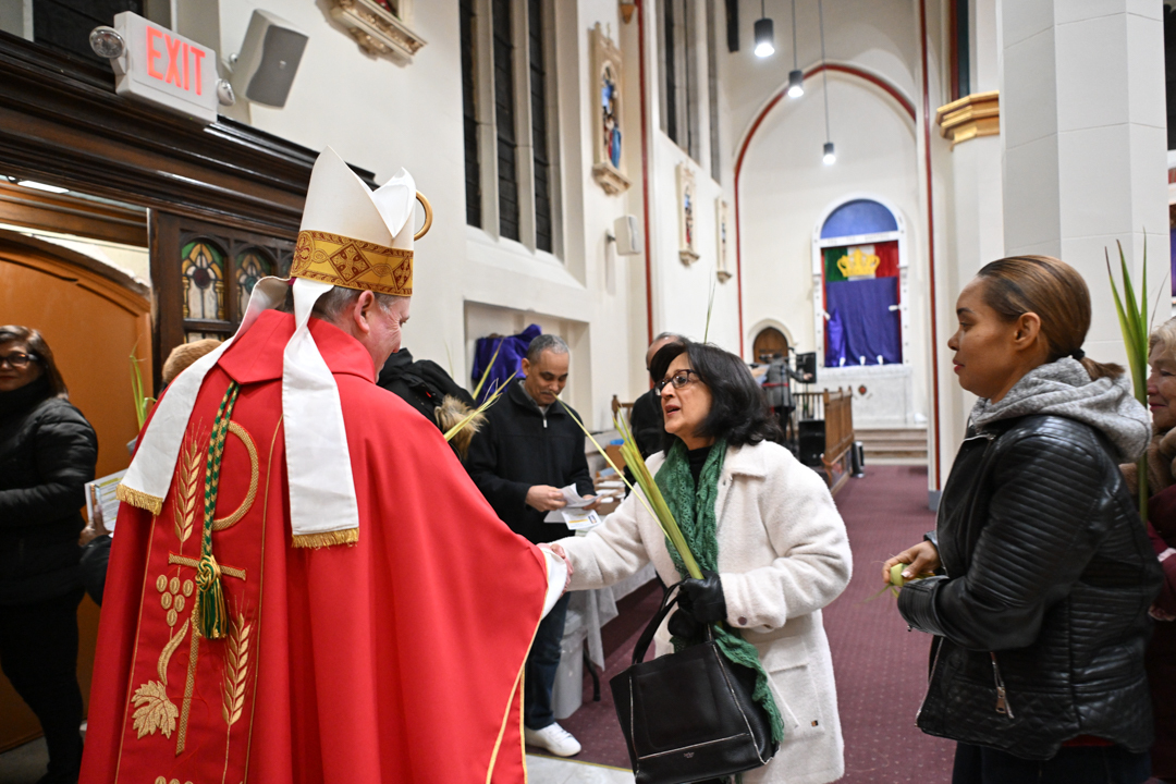 Paterson faithful warmly welcome Jesus at Holy Week start – The Beacon