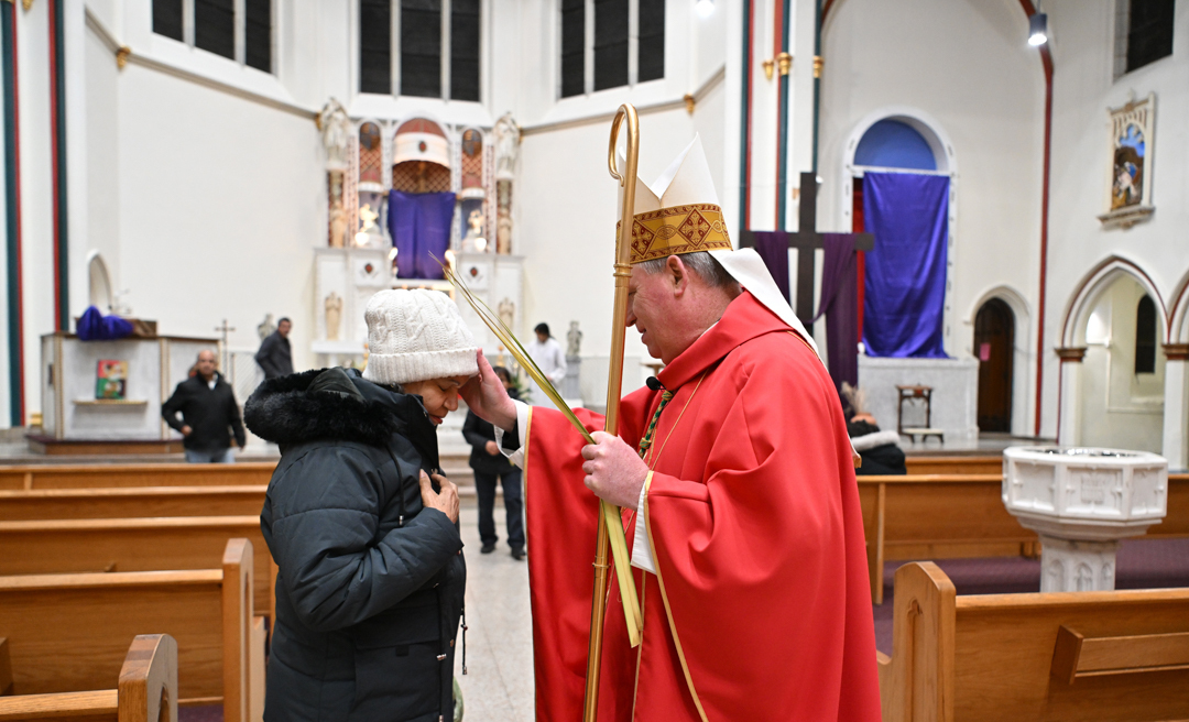 Paterson faithful warmly welcome Jesus at Holy Week start – The Beacon