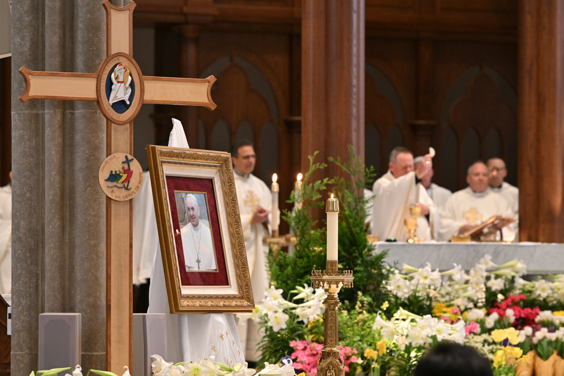 Pope Francis’ Mass echoes call to share love – The Beacon