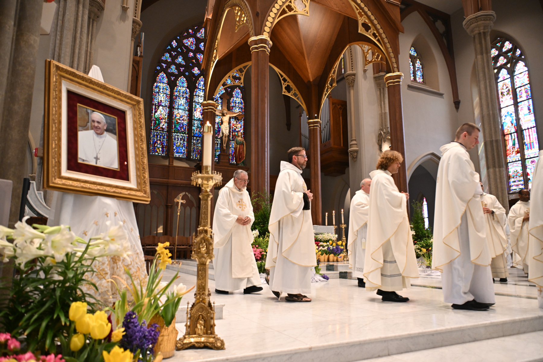 Pope Francis’ Mass echoes call to share love – The Beacon