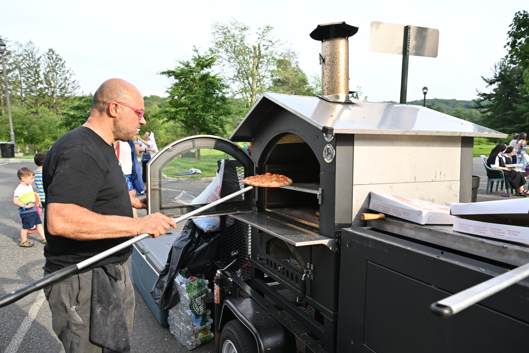 Retro band rocks Mallinckrodt in Mendham with outdoor concert – The Beacon