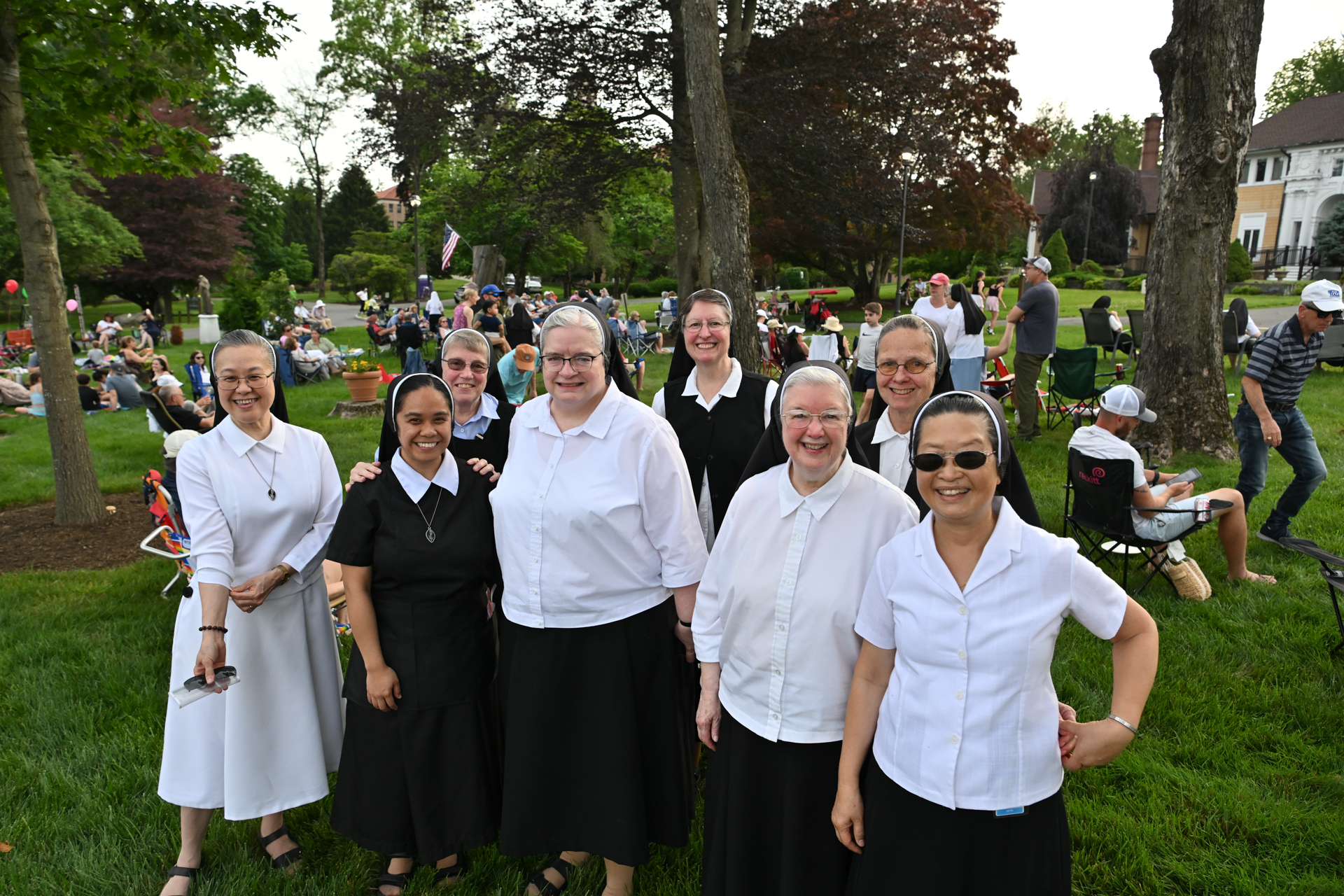 Retro band rocks Mallinckrodt in Mendham with outdoor concert – The Beacon