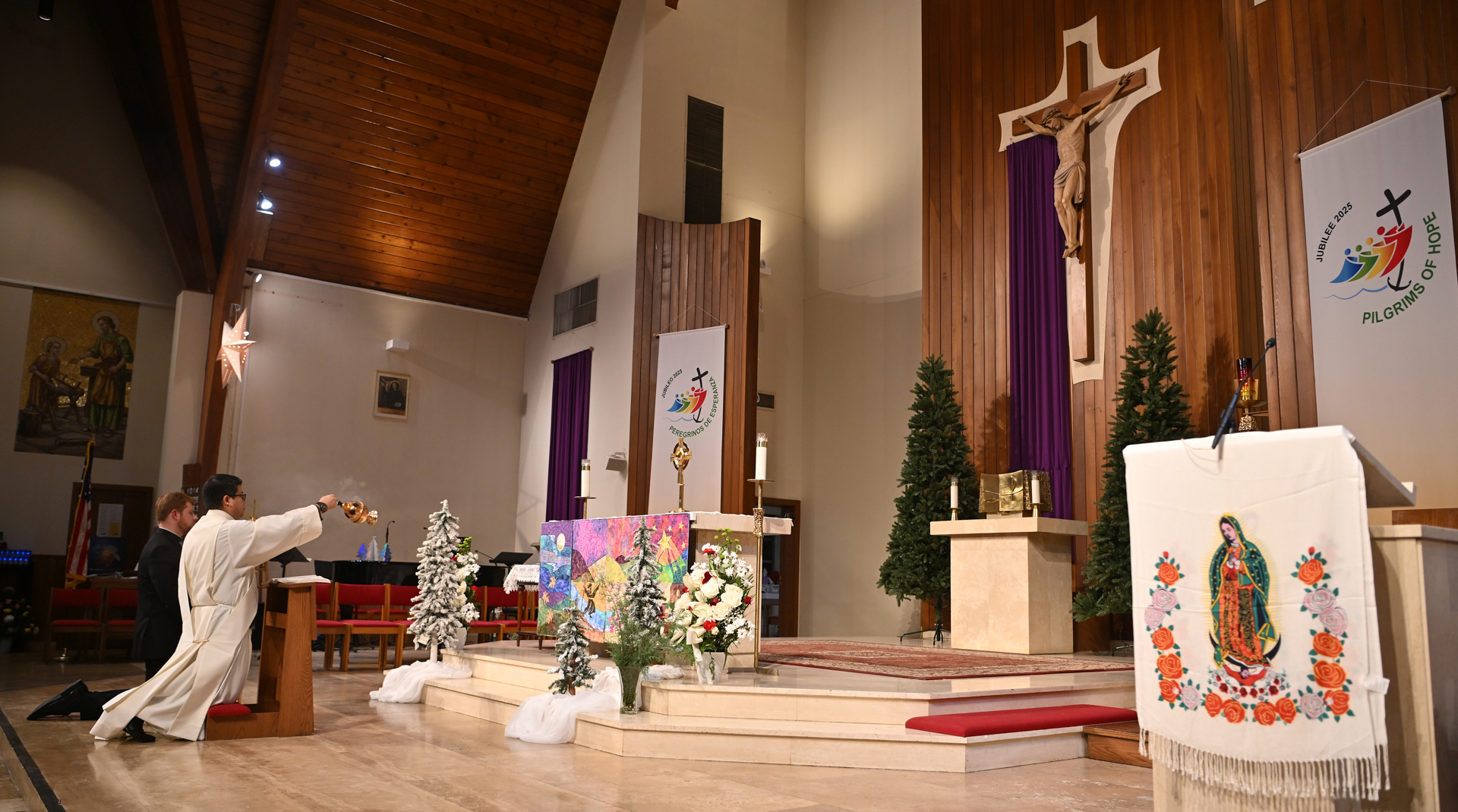 Seminarians gather for evening prayer, Christmas celebration with ...